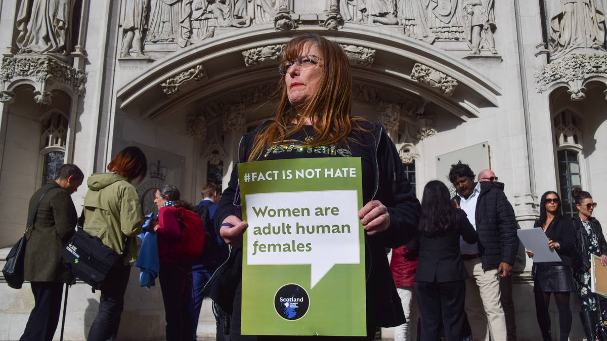 Britain's biggest bank pledges 'solidarity' with transgender staff ...