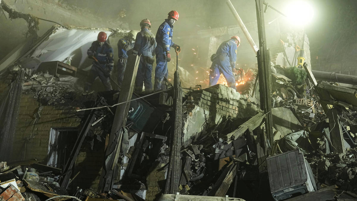 Deadly Russian 'ballistic missile strikes' hit Kyiv - as Zelenskyy cuts ...