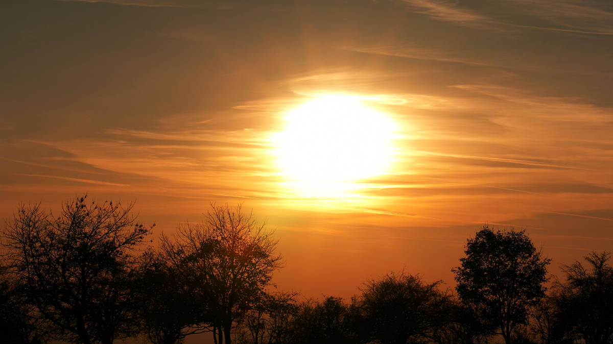 Experiments to dim the sun set to be approved within weeks | LBC