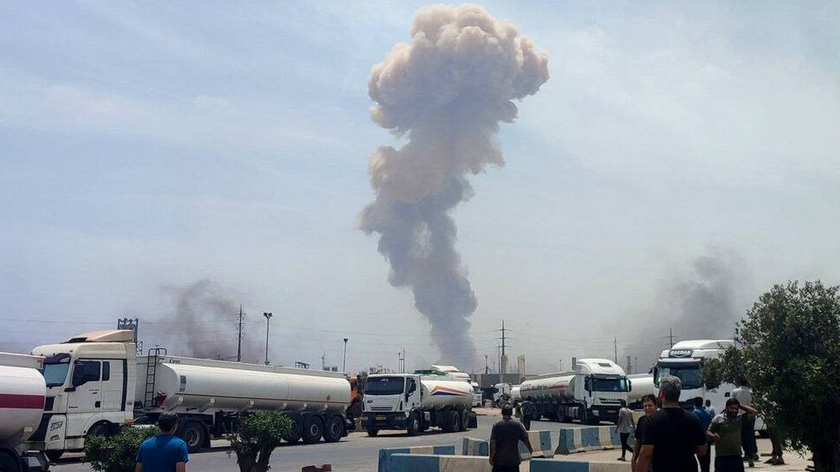 Huge blast at Iranian port kills 25 and leaves about 800 injured, as ...