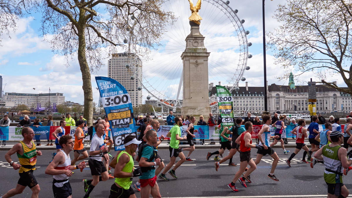 Celebrities and MPs among London Marathon runners as record numbers ...