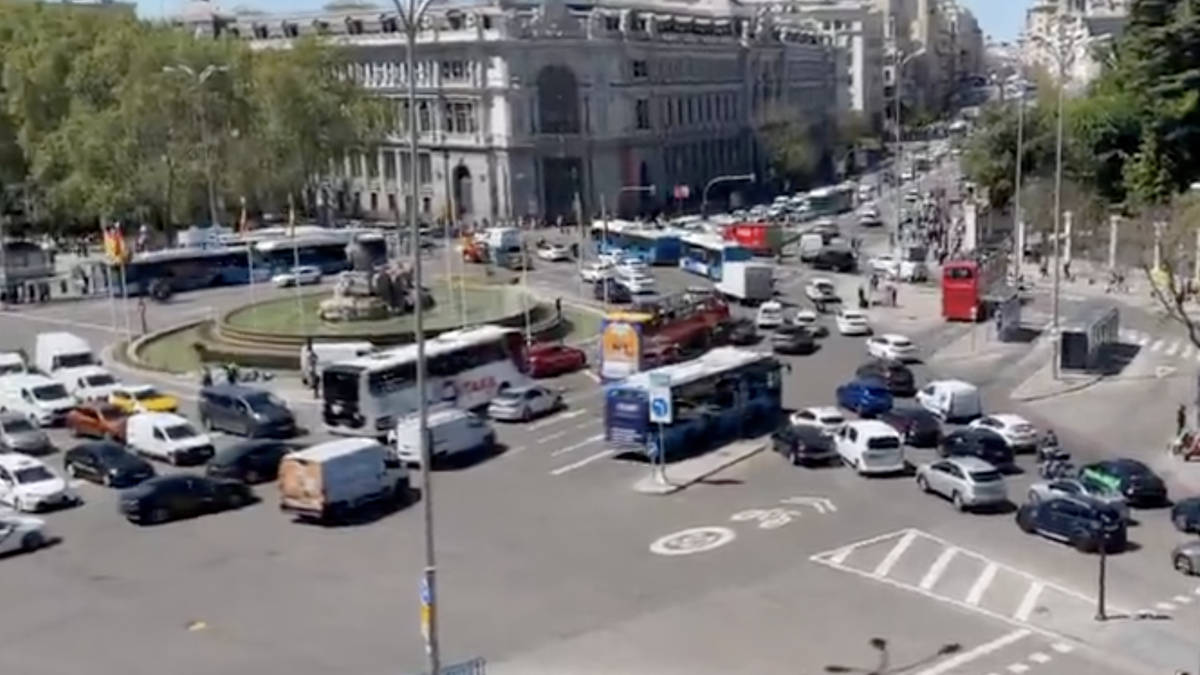 Europe power cuts LIVE: Entire grid of Spain and Portugal goes offline ...