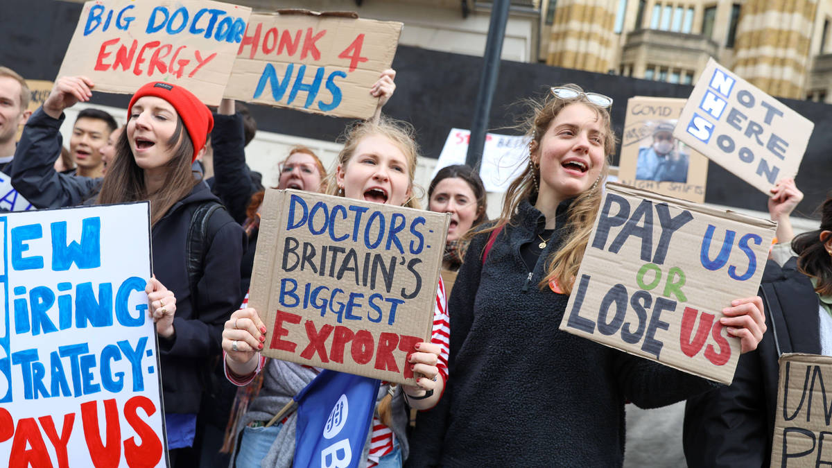 Resident doctors in England to ballot for strike action over pay | LBC