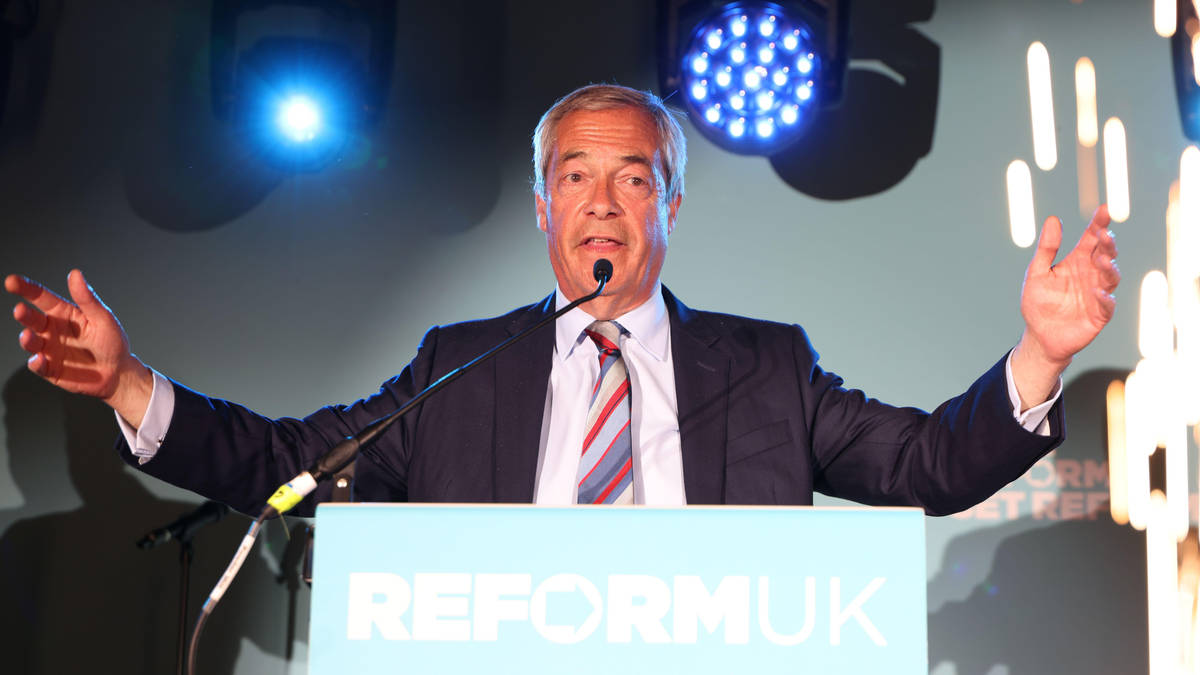 'Raise taxes to fight off Farage', Starmer urged as ex minister warns ...