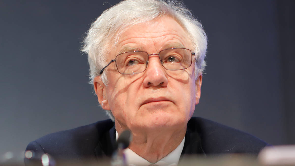 David Davis urges police to investigate doctor who provided vital ...