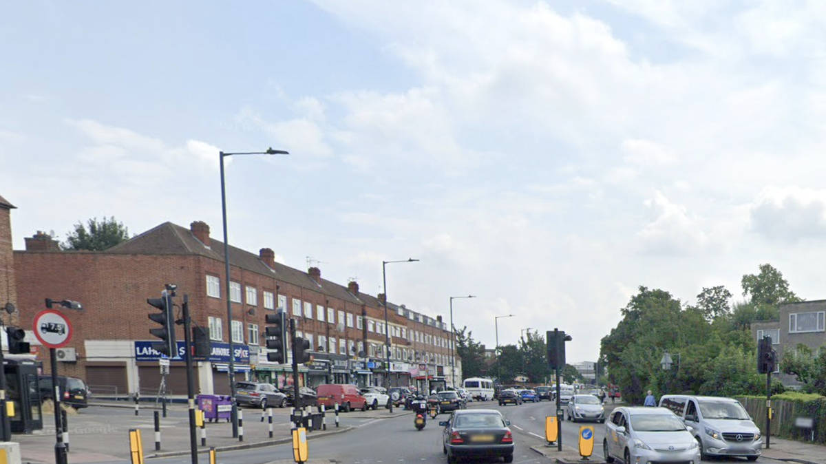 Murder probe after man, 26, stabbed to death in north-west London | LBC