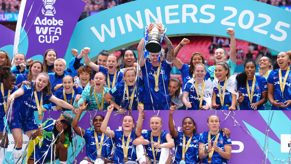 Chelsea seal domestic treble with 3-0 victory over Manchester United in ...