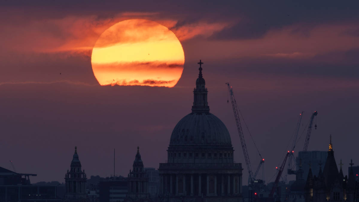 UK weather forecast set to become 'more accurate' as Met Office unveil ...