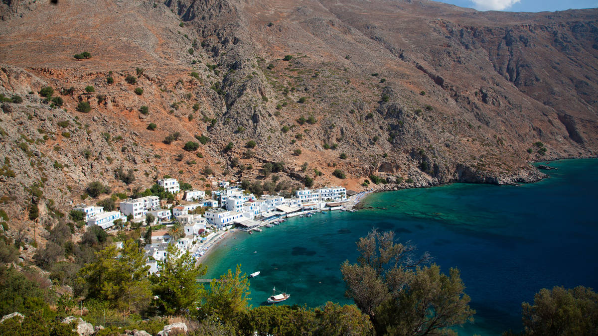 Earthquake of magnitude 6 strikes Crete coast in Greece - as tsunami ...