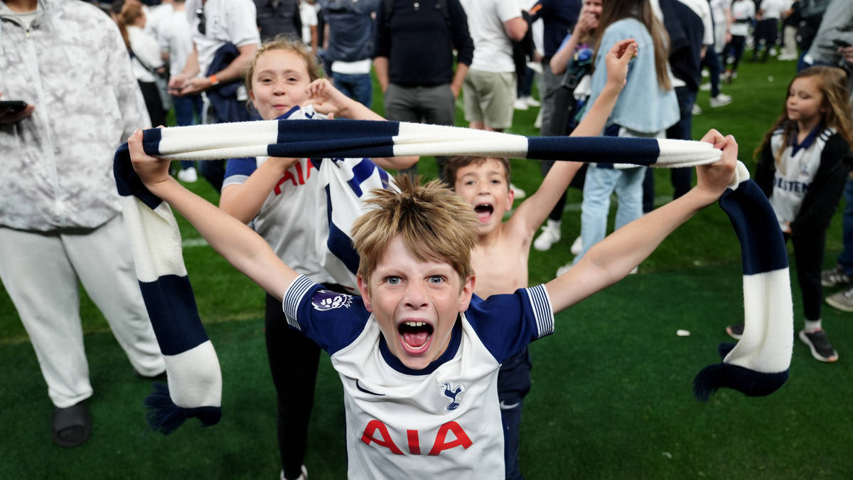 The best photos as Tottenham fans celebrate Europa League glory | LBC
