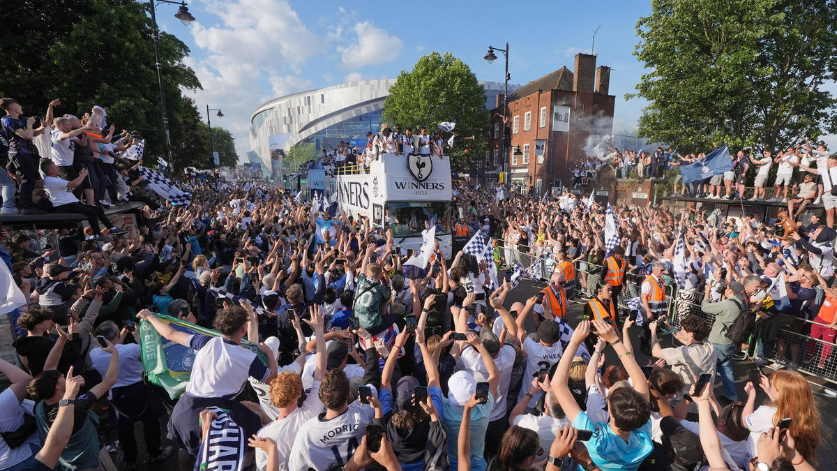 Thousands descend on north London as Tottenham celebrate Europa League ...