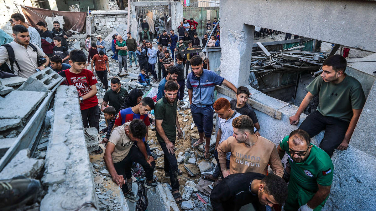 Israeli troops 'forcing Palestinians to act as human shields in Gaza ...