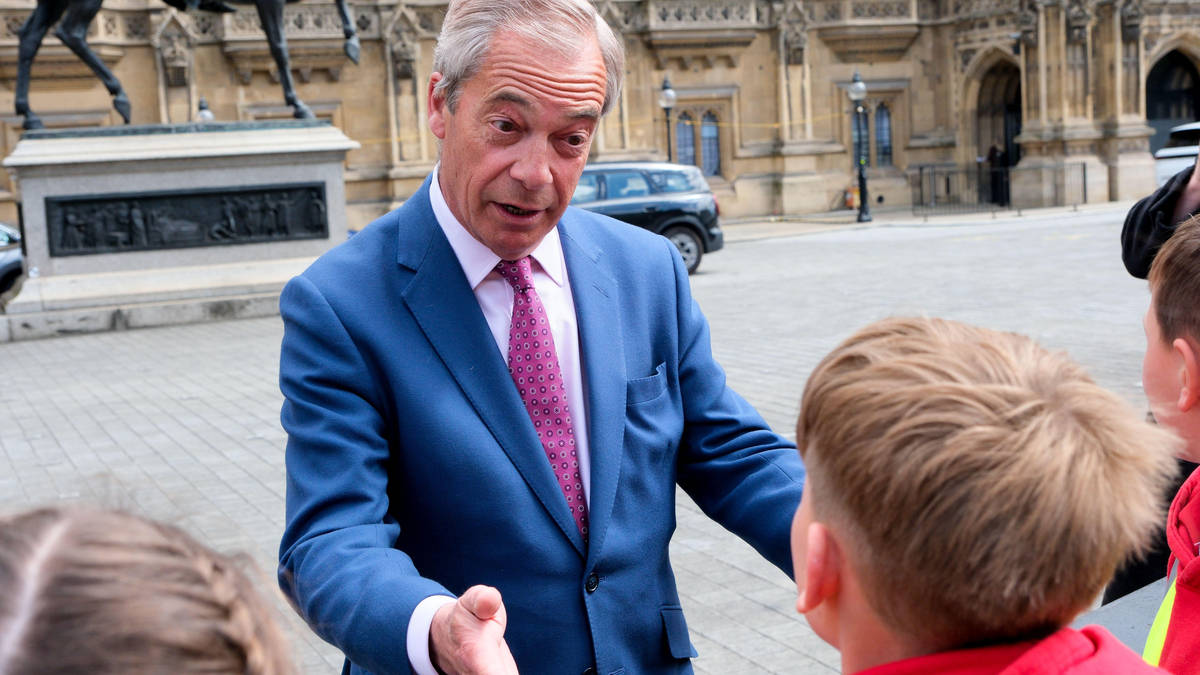 'Snake oil salesman' Nigel Farage 'can't be trusted on pledge to ...