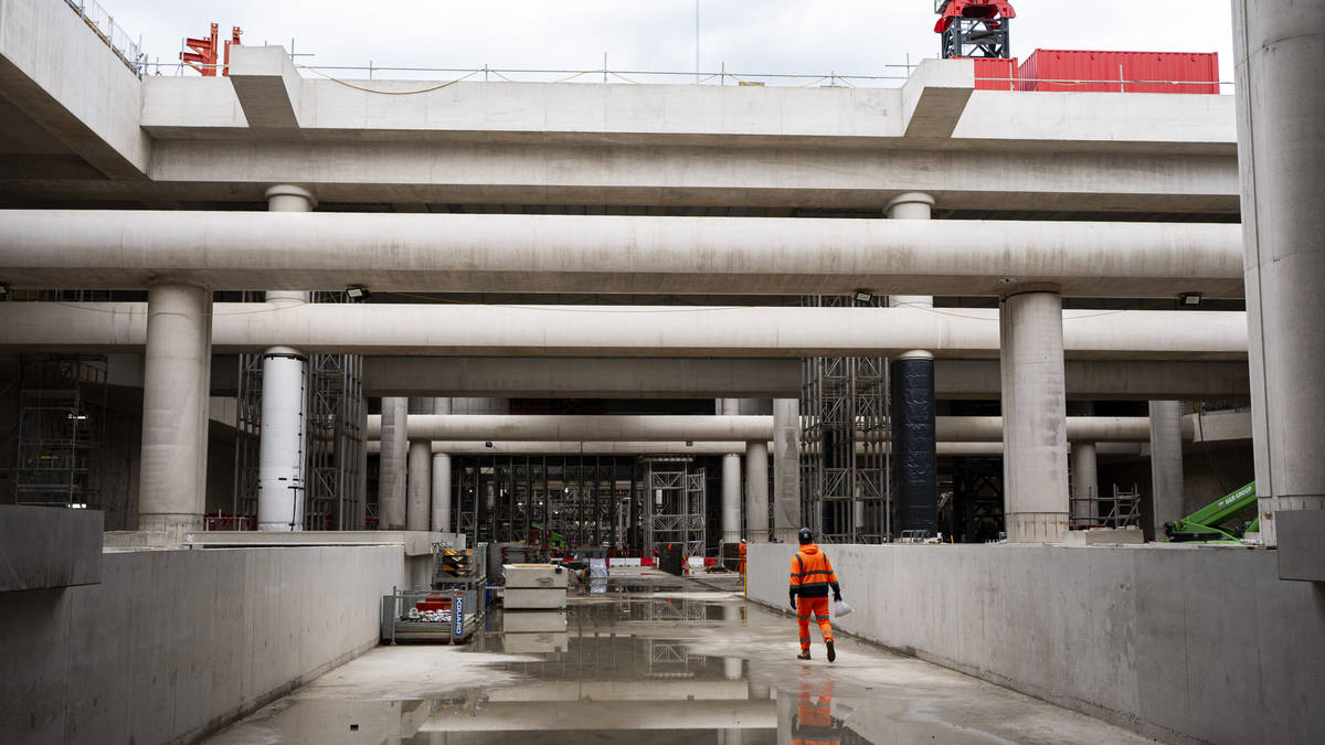 Step forward for HS2: First platform for high-speed railway revealed | LBC