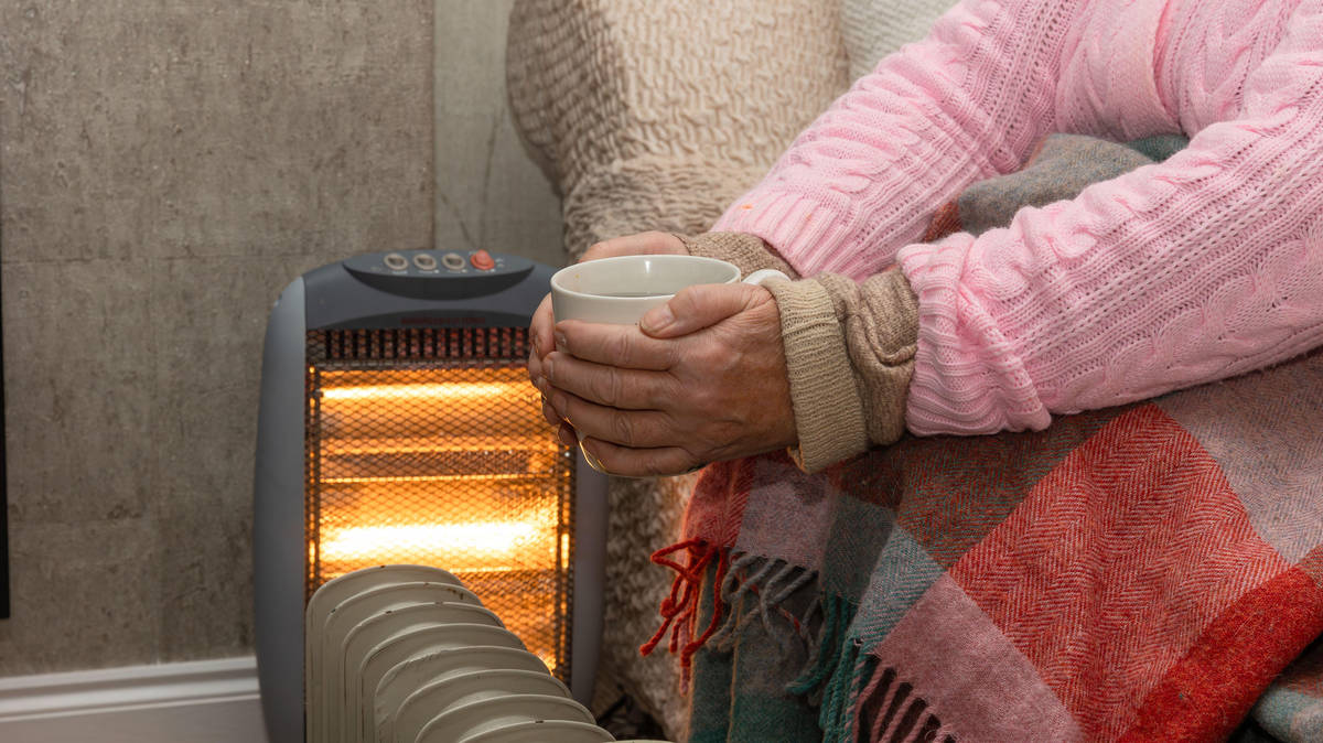 Thousands to receive £200 from DWP after winter fuel fiasco | LBC