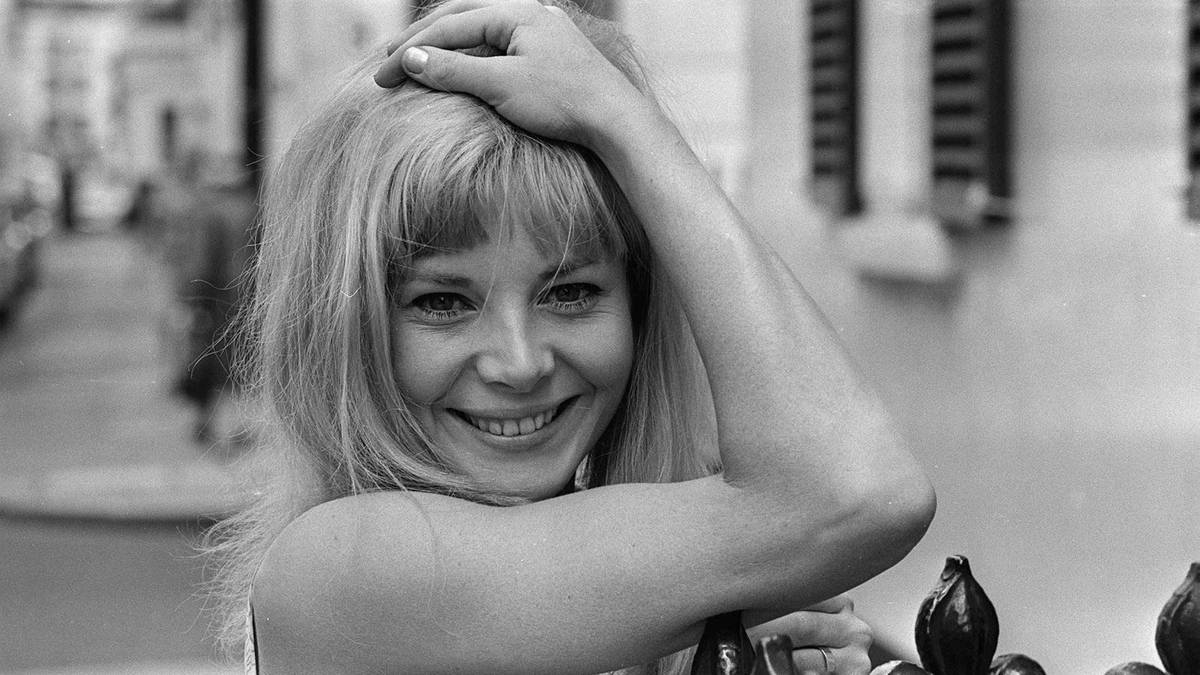 Tributes pour in as Coronation Street actress Barbara Ferris dies aged ...