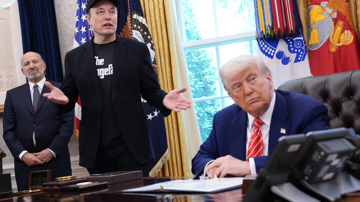 Elon Musk deletes incriminating Trump tweet following explosive claim ...