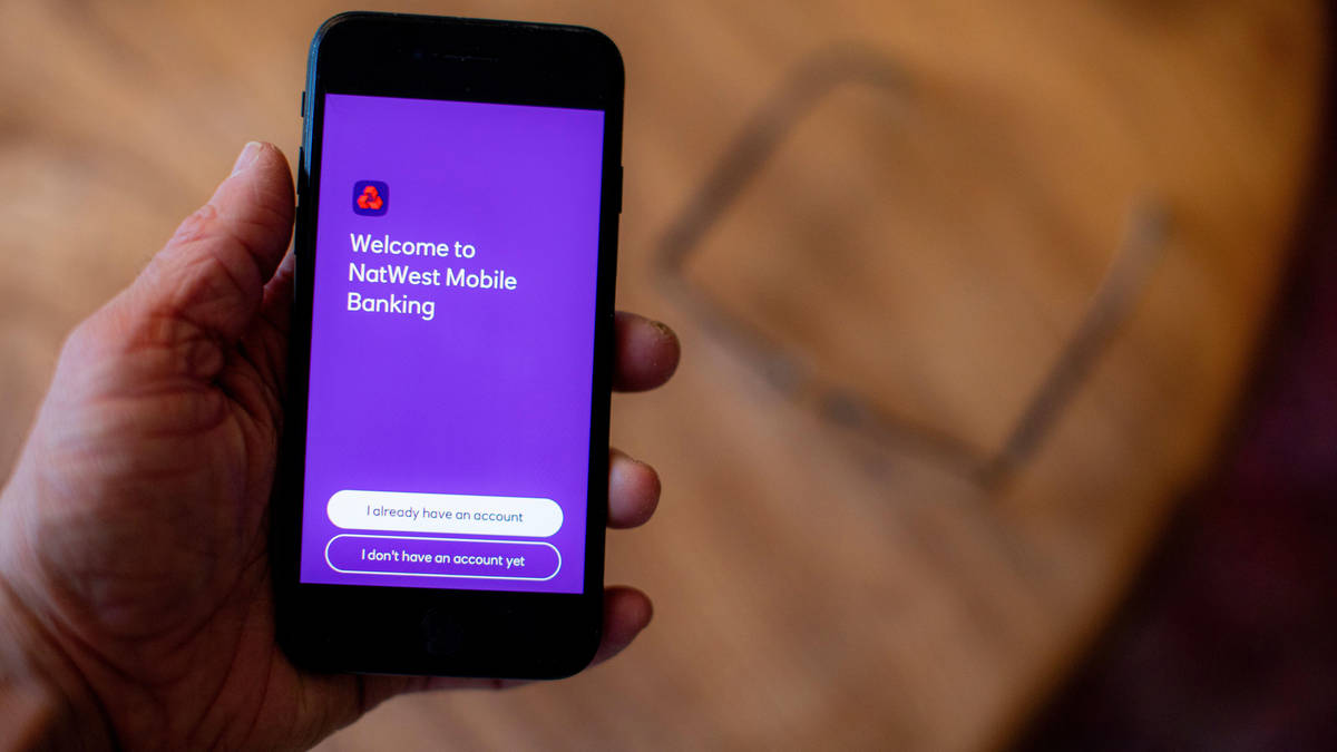 NatWest banking app down leaving customers unable to access money | LBC