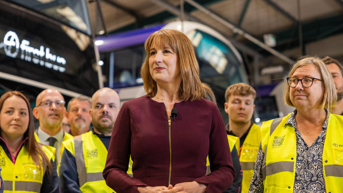 Reeves set to extend £3 bus fare cap until 2027 in relief for commuters ...