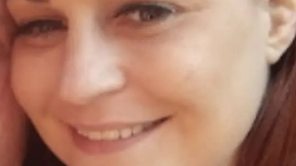 Police launch urgent hunt for woman, 38, last seen in pink vest and ...