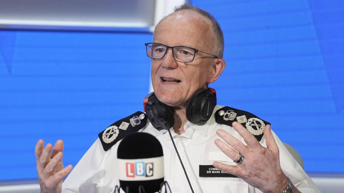 Sir Mark Rowley apologises to broadcaster Selina Scott after robbery ...