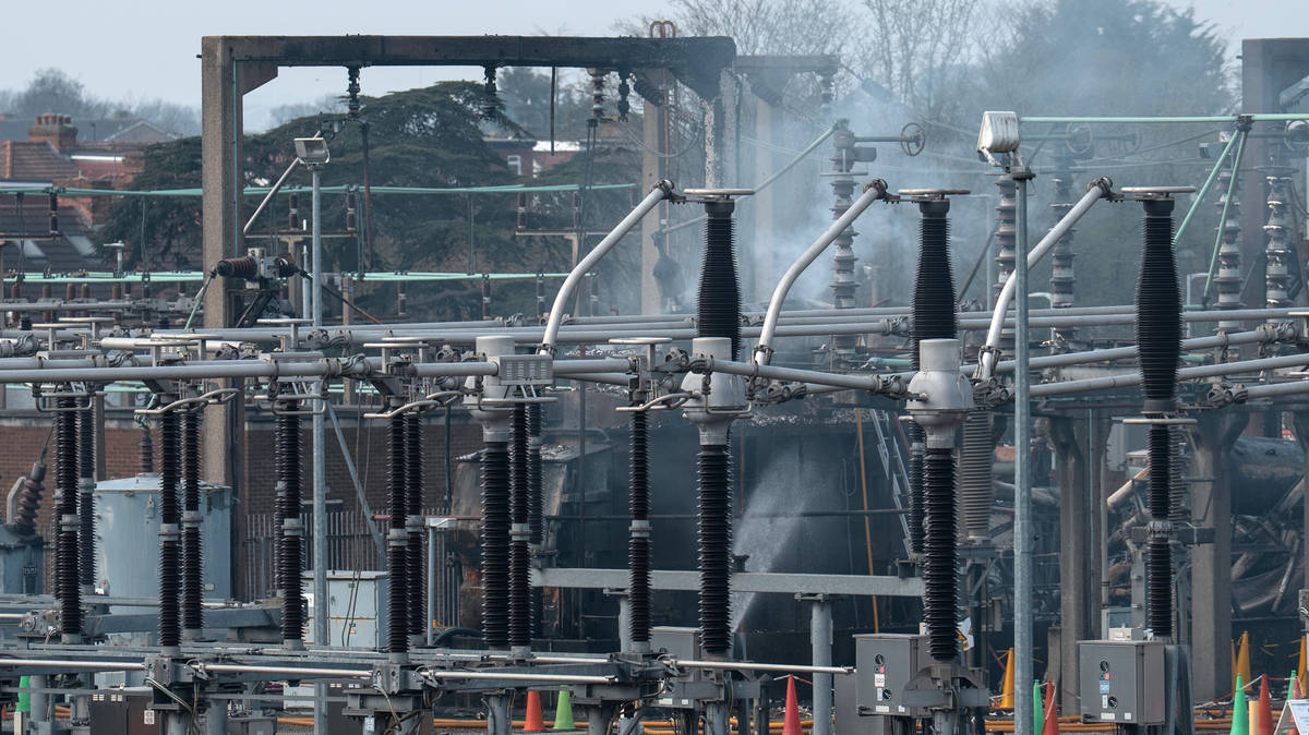Power outage at Heathrow airport 'fault of National Grid' | LBC
