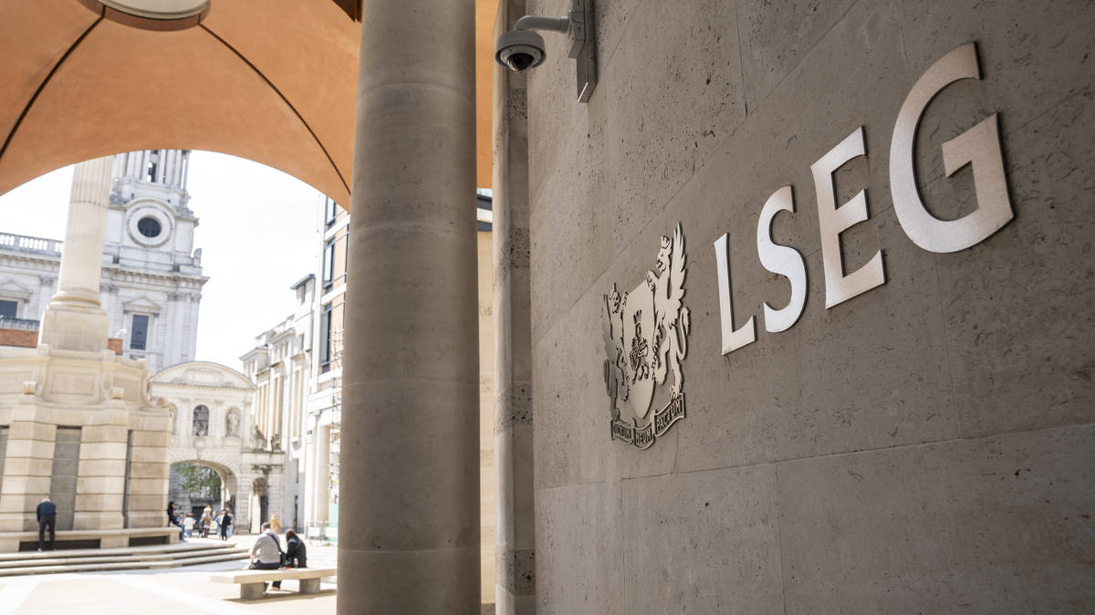 Pound climbs and bond yields ease as PM backs Reeves | LBC