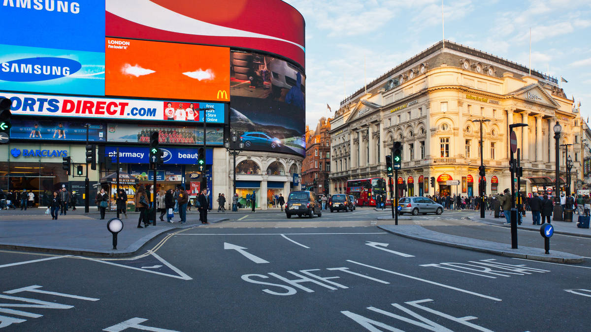 Piccadilly Circus set for pedestrian revamp under plans to make parts ...