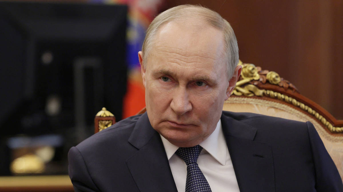 UK war with Russia 'realistic possibility' by 2030, ex-Army chief warns ...