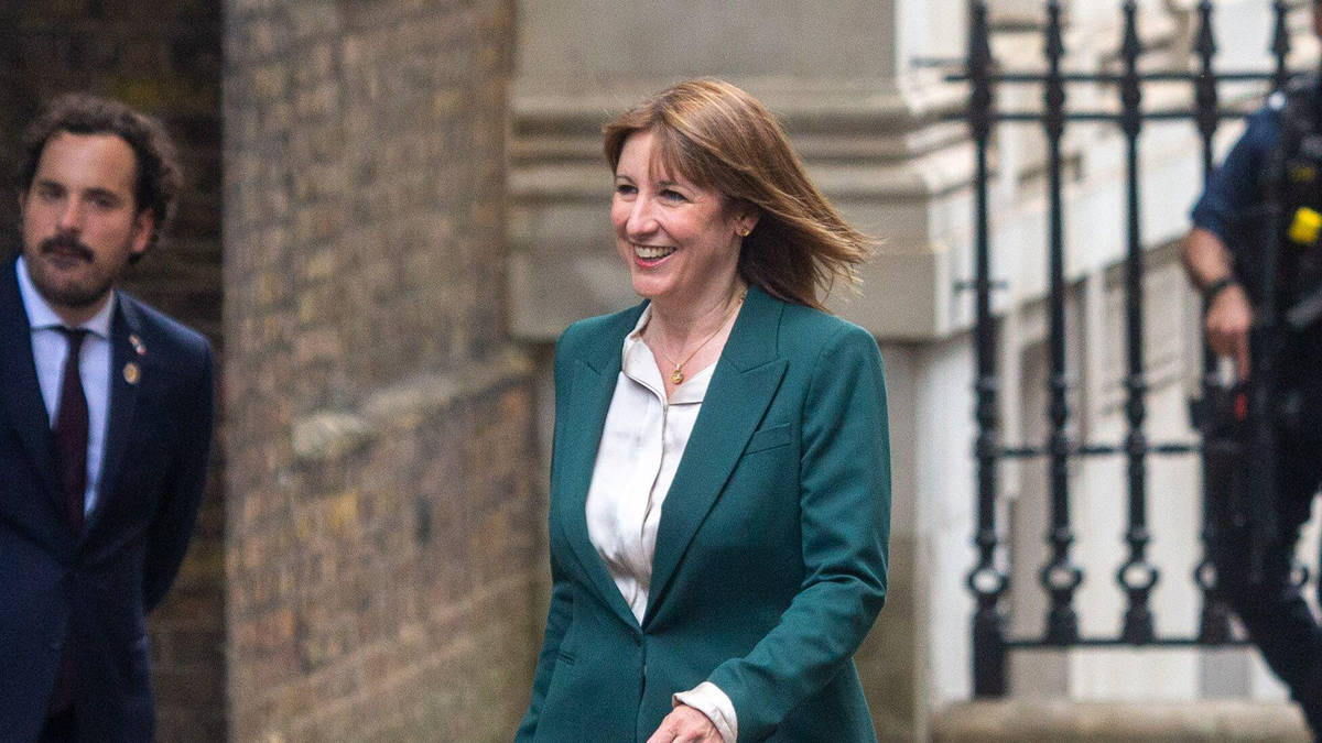 Rachel Reeves to launch £500m fund to help vulnerable children | LBC