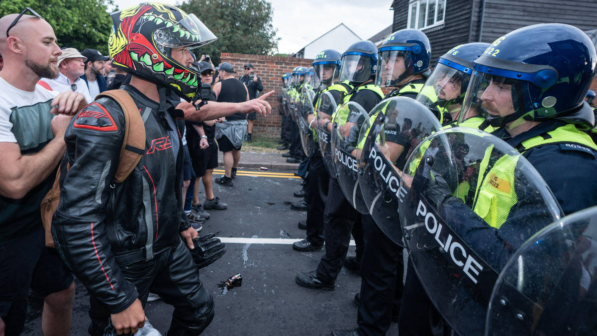 Two more charged in connection with anti-migrant protests in Epping | LBC