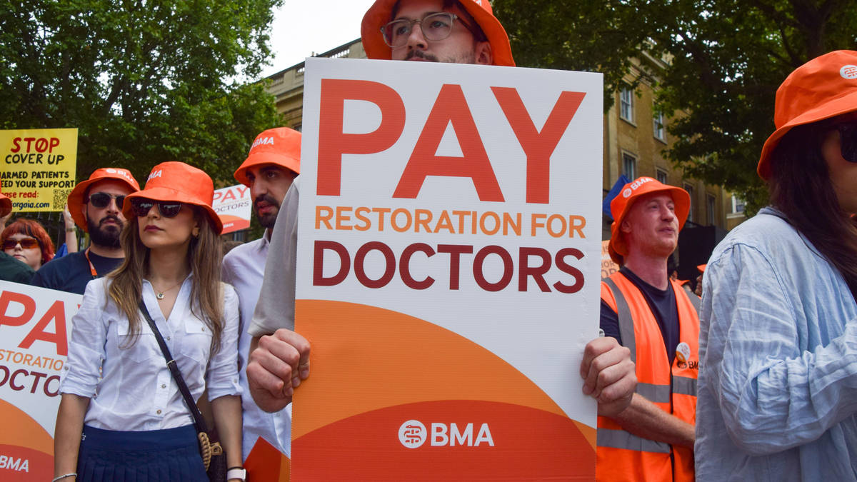 NHS faces mass exodus of doctors as one in five considers quitting the ...