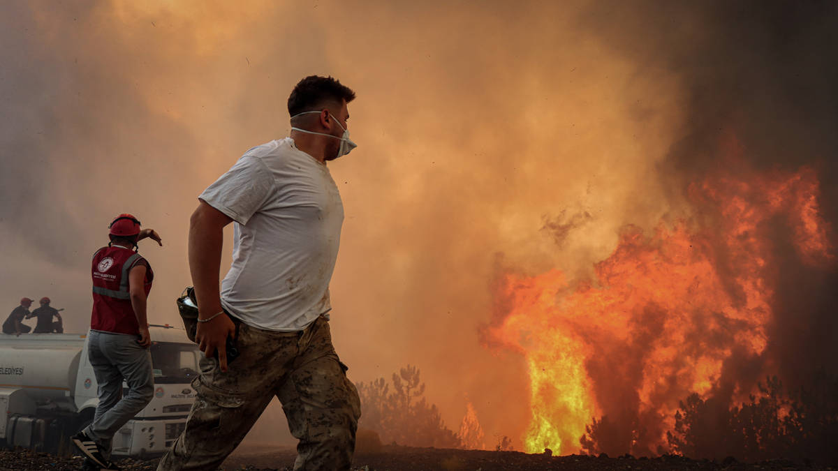 At least 17 dead as wildfires rip through Turkey | LBC