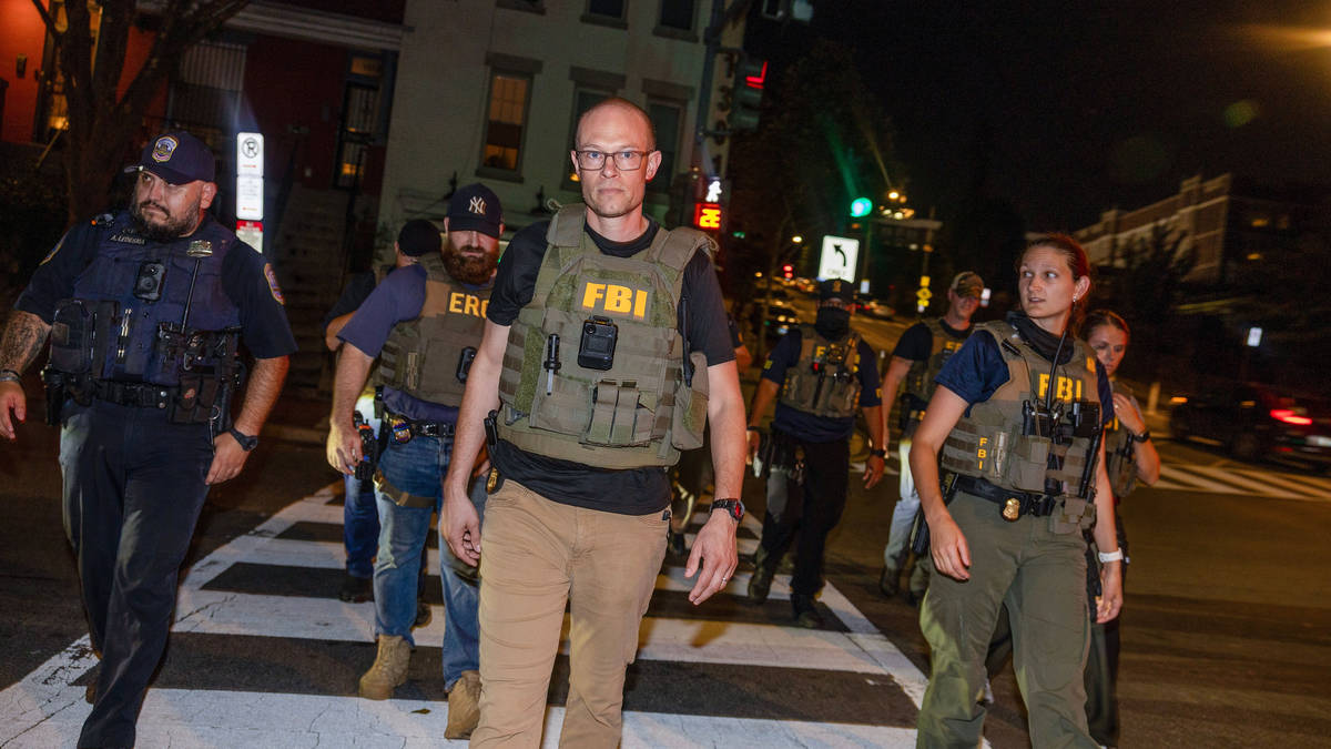 Man faces jail after 'throwing sandwich' at FBI agents in wake of Trump ...