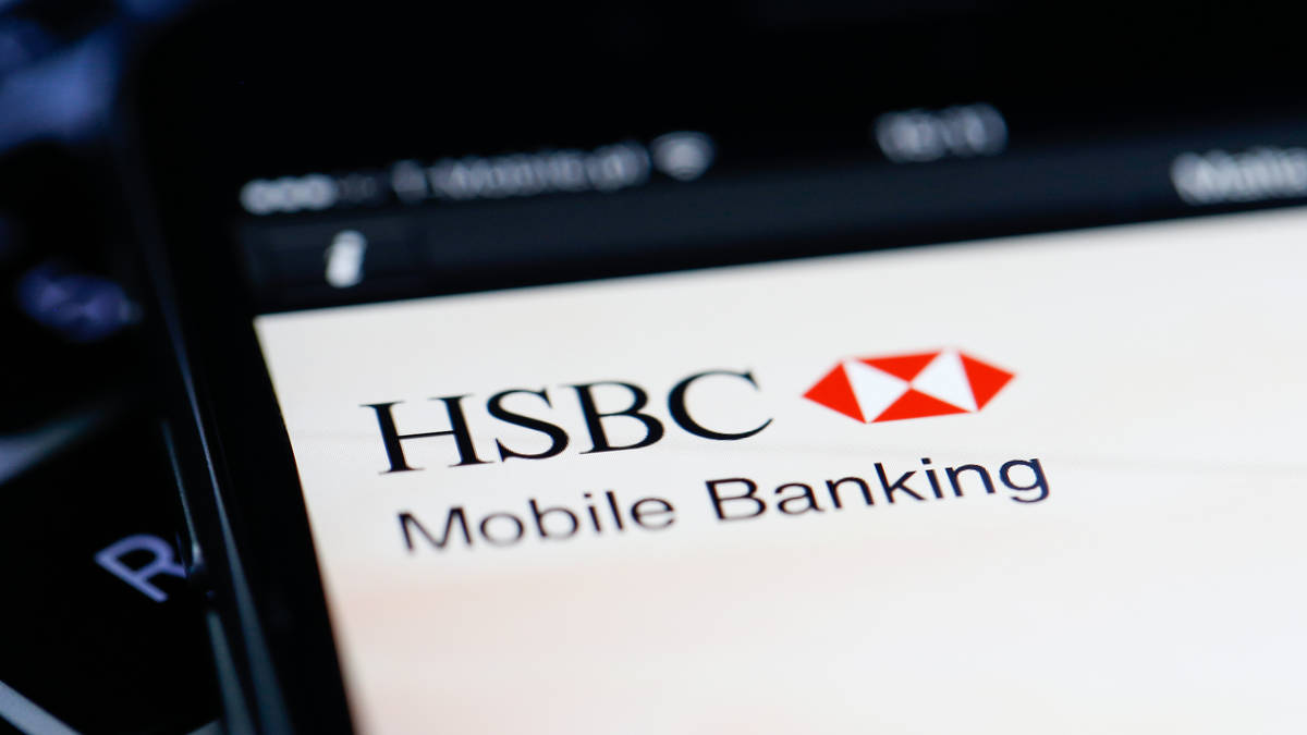 Major UK banking app down as thousands left without account access | LBC