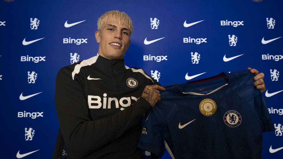 Alejandro Garnacho leaves Manchester United for £40m Chelsea move | LBC