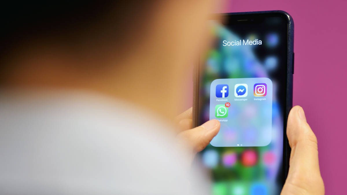 Warning after report lays bare level of social media harm among 16-year ...
