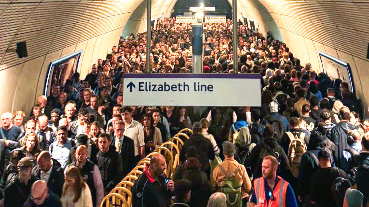 Huge queues at major train station as Tube strikes enter fourth day | LBC