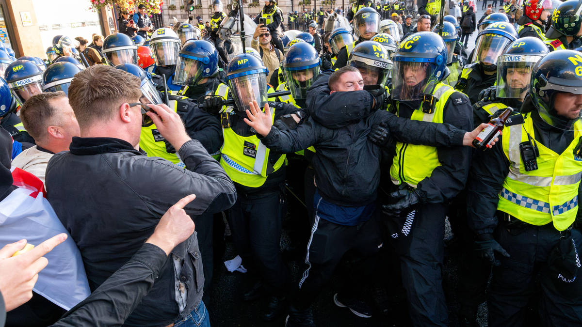 'We won’t allow our flag to become a symbol of violence': Prime ...