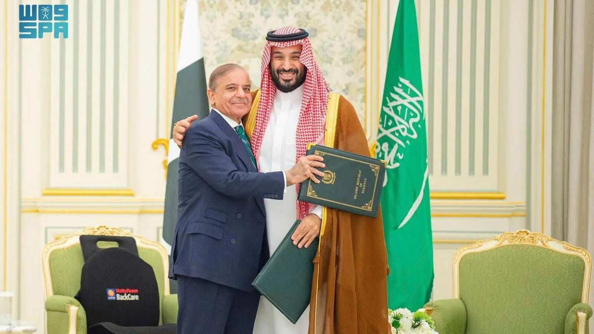 Saudi Arabia signs mutual defence pact with nuclear-armed Pakistan | LBC