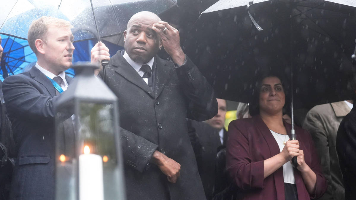 Deputy PM David Lammy heckled at Manchester synagogue vigil | LBC