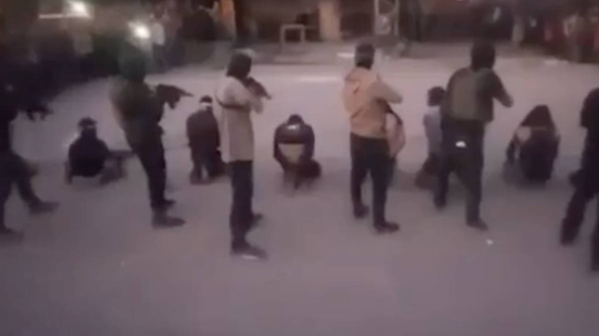 Moment Hamas terrorists prepare to slaughter 'collaborators' in Gaza ...