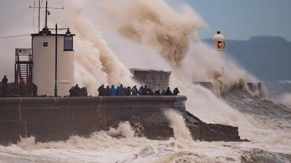 Storm Benjamin to batter Britain as Met Office issues yellow weather ...