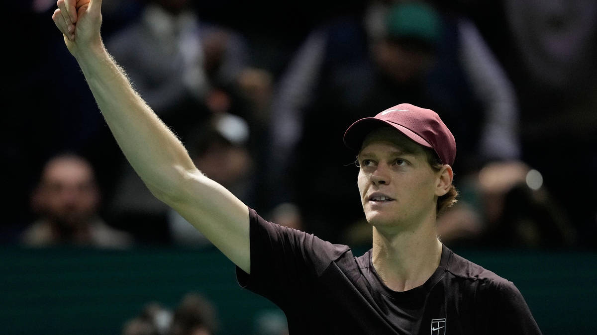 Jannik Sinner into Paris semis and closing on world number one Carlos ...