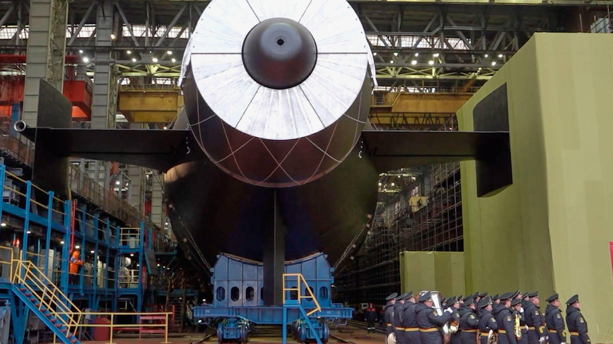 Putin unveils terrifying new nuclear submarine capable of triggering ...