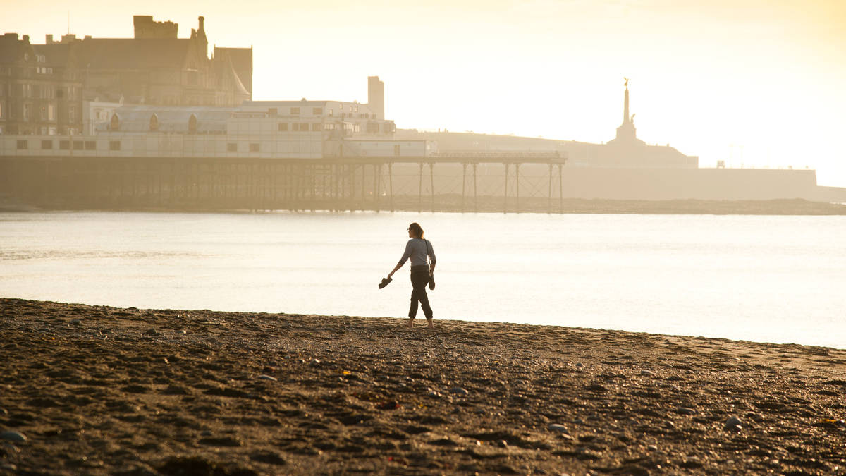UK weather: Met Office gives yellow rain warning but record-breaking ...
