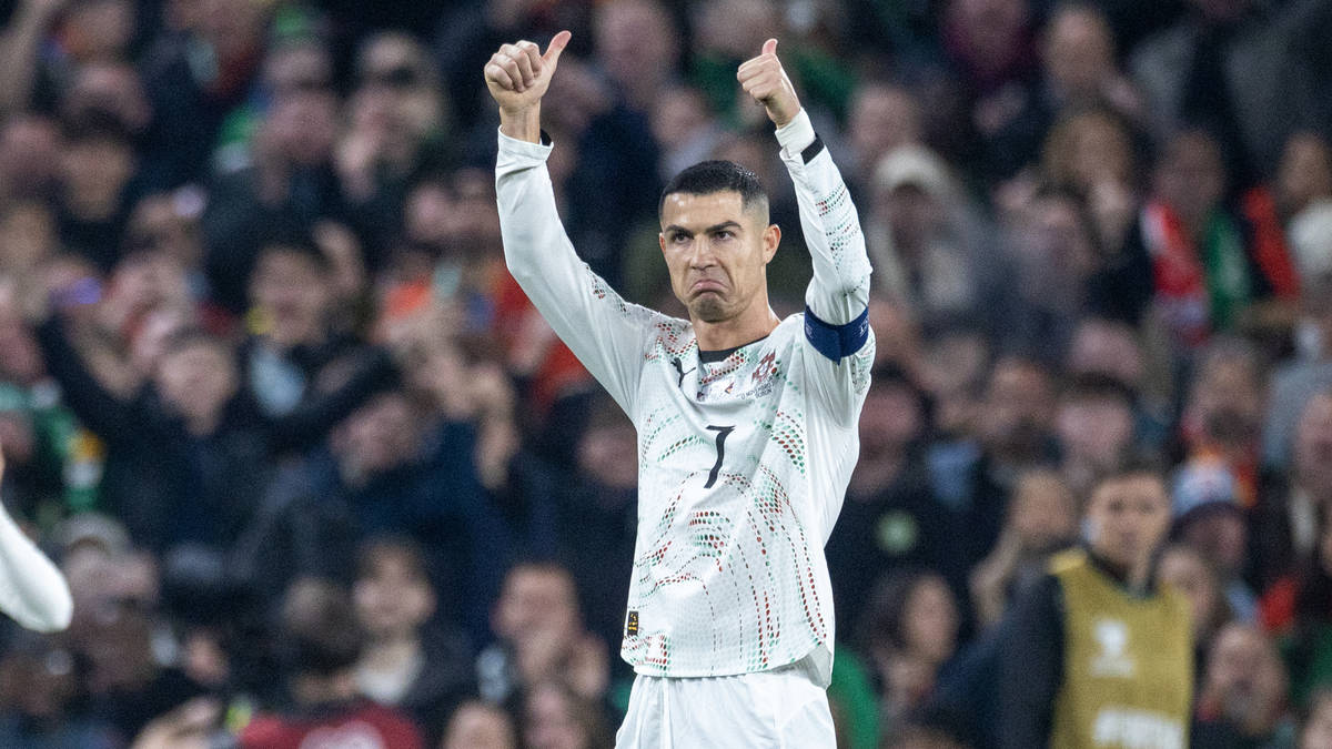 Ronaldo sees red after shocking elbow as Ireland keep World Cup dream ...