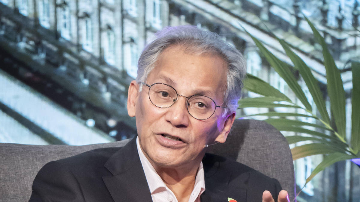 BBC boss Samir Shah tells staff Donald Trump has "no basis" to sue over ...