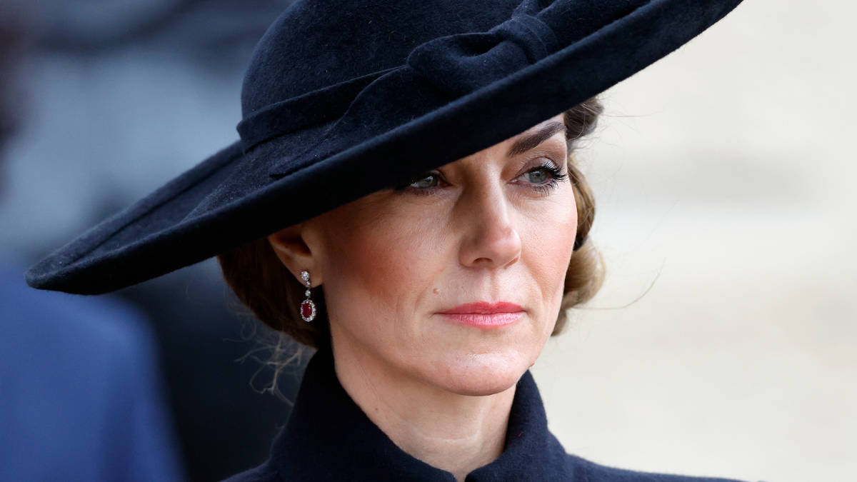 BBC issues apology to Kate Middleton after Remembrance blunder | LBC