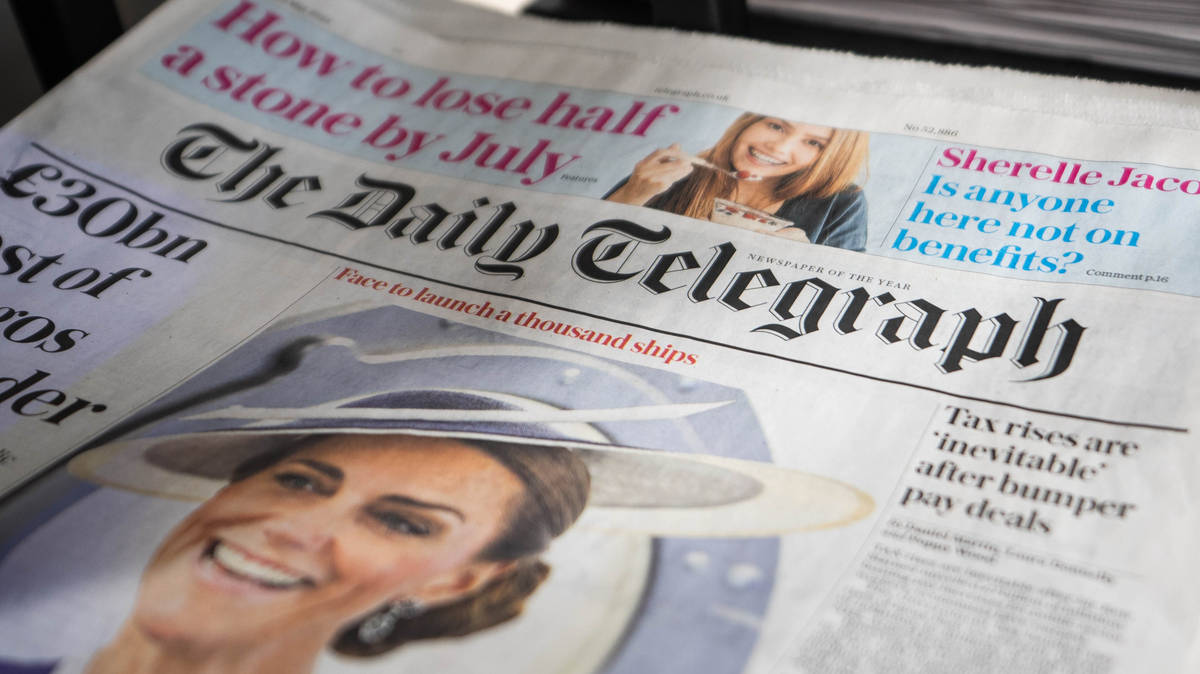 Daily Mail publisher agrees £500m deal to buy Telegraph newspaper | LBC
